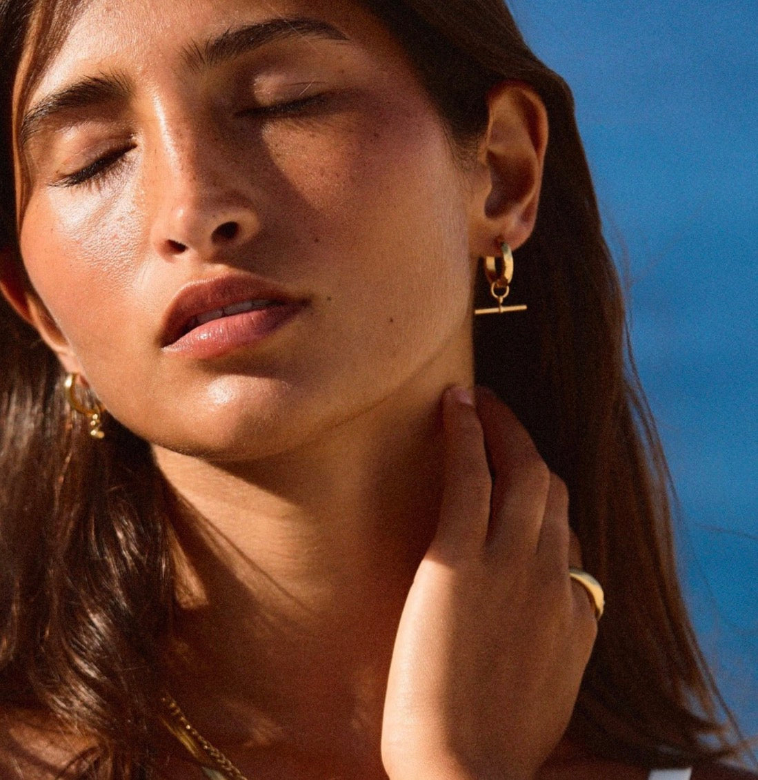 By Rae - The Piha T-Bar Hoops Midi, Gold – Spoiled Life